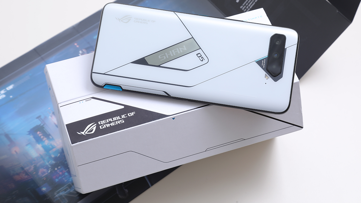 ASUS ROG Phone 5 Ultimate 開箱 效能有增幅 + 後置屏幕玩味濃 - PCM