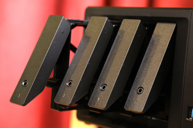 Synology DS923+ 實試！雙 NVMe SSD．10Gbps 簡易升級！ - PCM