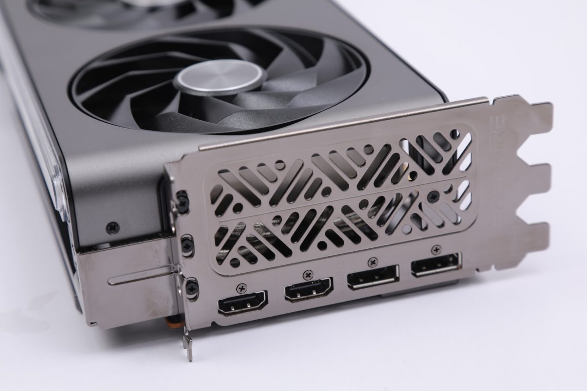 大核降格用家得益 Radeon RX 7900 GRE - PCM