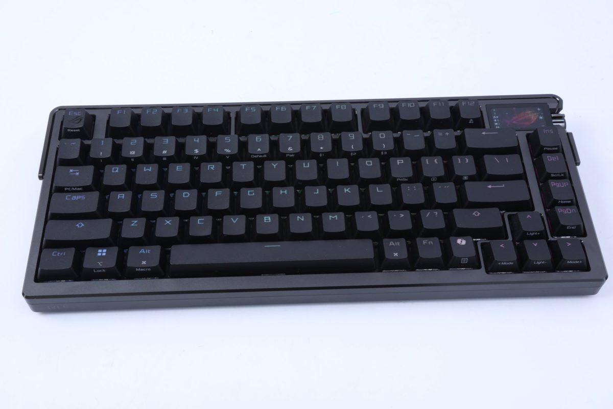 精湛工藝 x 終極信仰鍵盤 ROG Azoth Extreme - PCM
