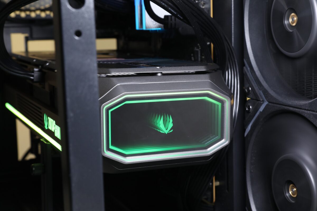 無限之鏡製 ZOTAC GAMING GeForce RTX 5070 Ti AMP Extreme INFINITY - PCM