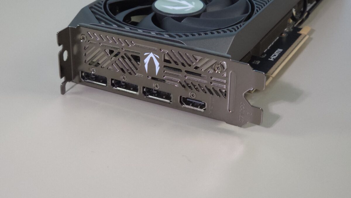 ZOTAC GAMING GeForce RTX 5070 SOLID 登場 GB205 新核潛力初探 - PCM