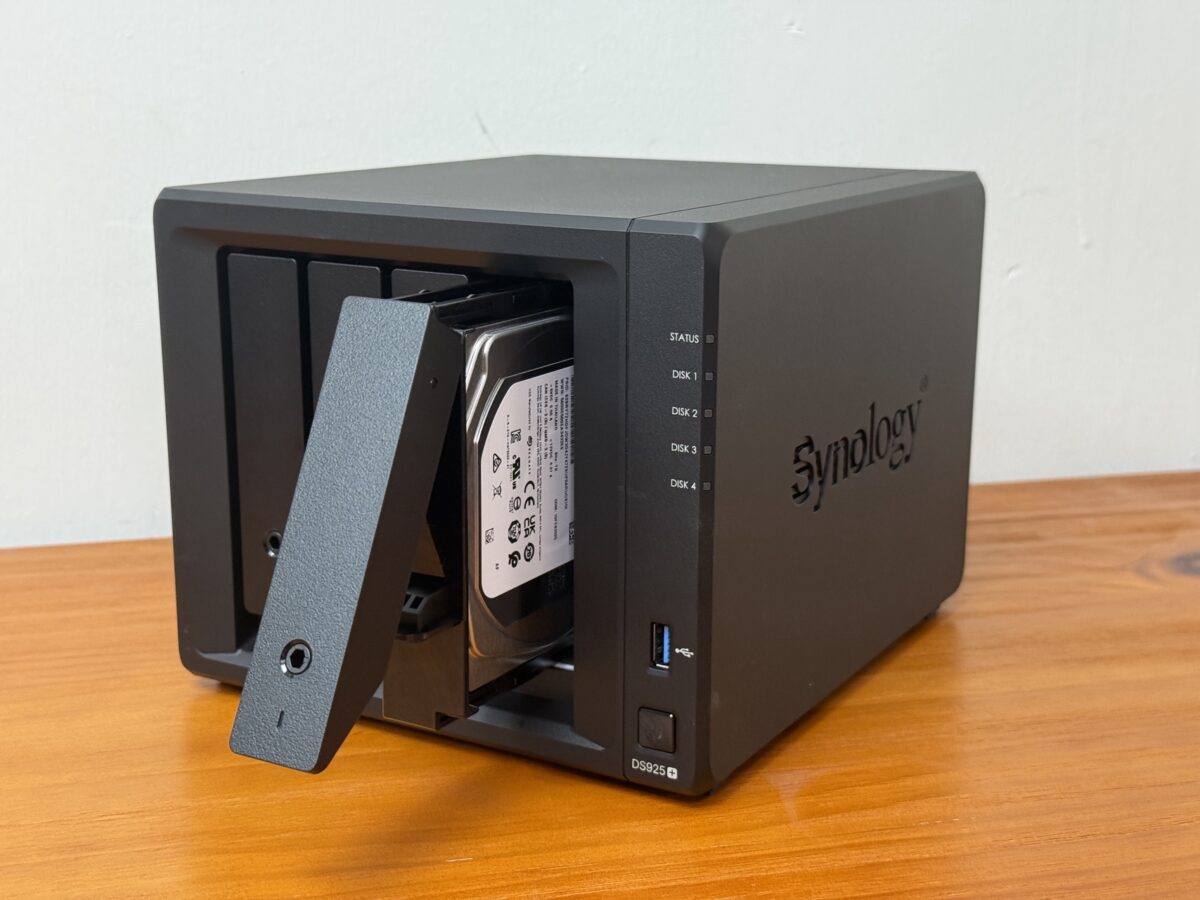 Synology DiskStation DS925+ 實測！高效能 NAS 還是受限的升級？ - PCM